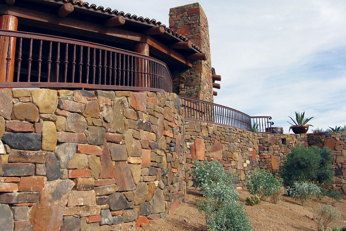 The Blend Collection | Natural Stone Veneer | Apache Stone