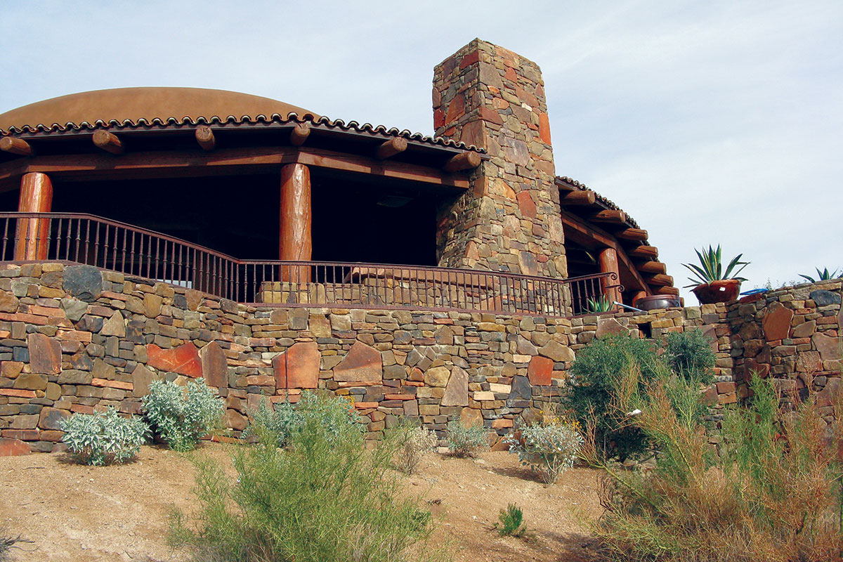 The Blend Collection | Natural Stone Veneer | Apache Stone